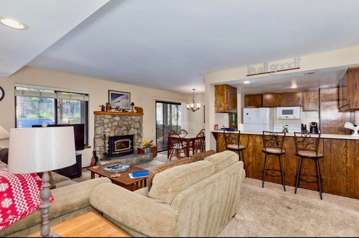 Cozy Condo/ Walk To Shuttle/ 5 Mins To Eagle Lodge - Mammoth Lakes, CA