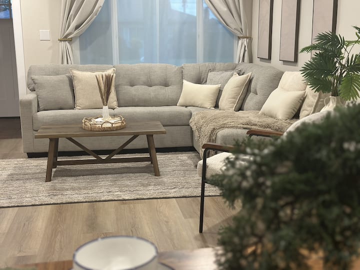 Modern Luxury • Sleeps 6 • Pool Table + Hoops - 새크라멘토