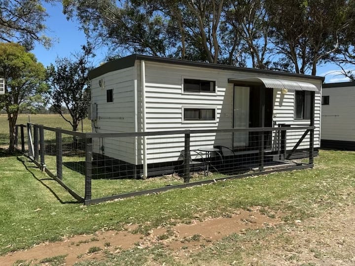 Dog Friendly Cabin (Sleeps 6) - Penola