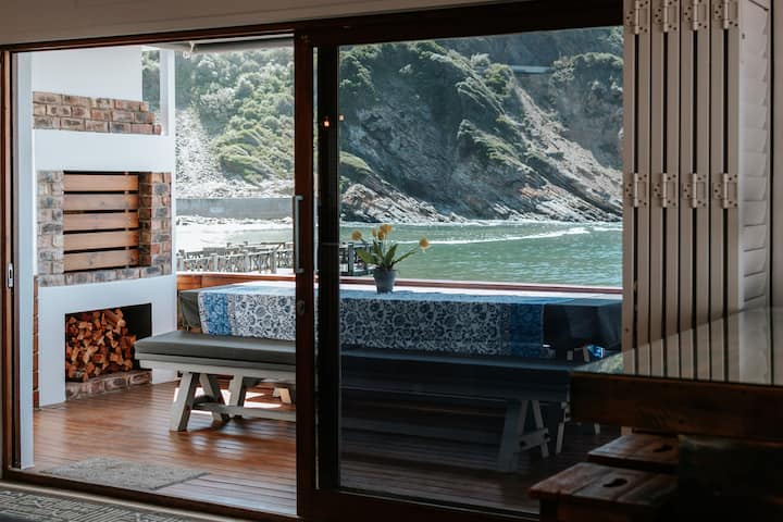 Amazing House / Front Row View To Victoria Bay - Wilderness