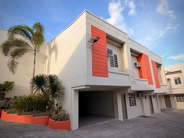 7 Bedroom Unit With Dedicated Pool Near Clark - Angeles