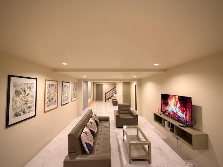 7 Bedroom Unit With Dedicated Pool Near Clark - Angeles