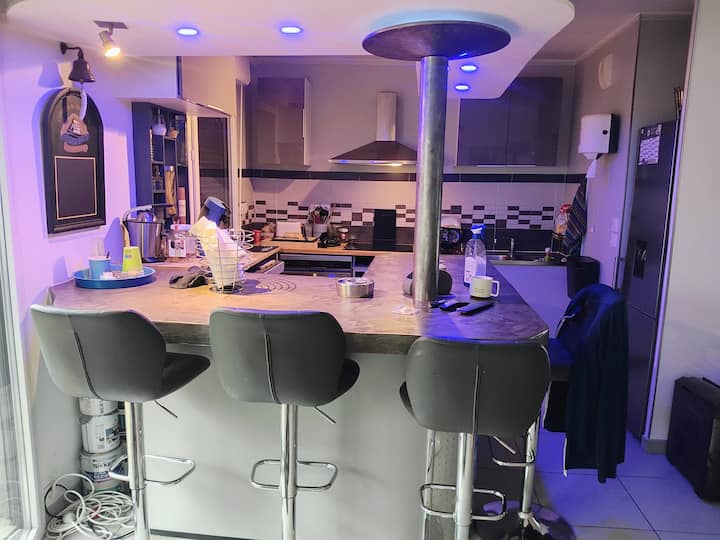 T2 Tout Confort  Quartier Calme  Tram  Et Métro - Vénissieux