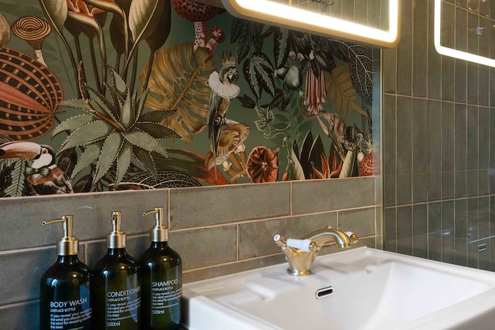 Ivy Place; Boutique Pet Friendly Retreat, Sleeps 6 - Cheltenham