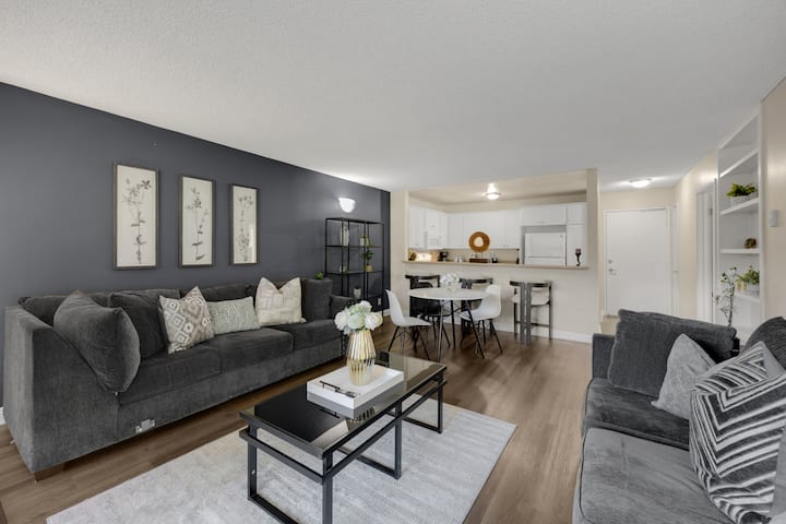 Large Listing Newport And Disney - Newport Beach, CA