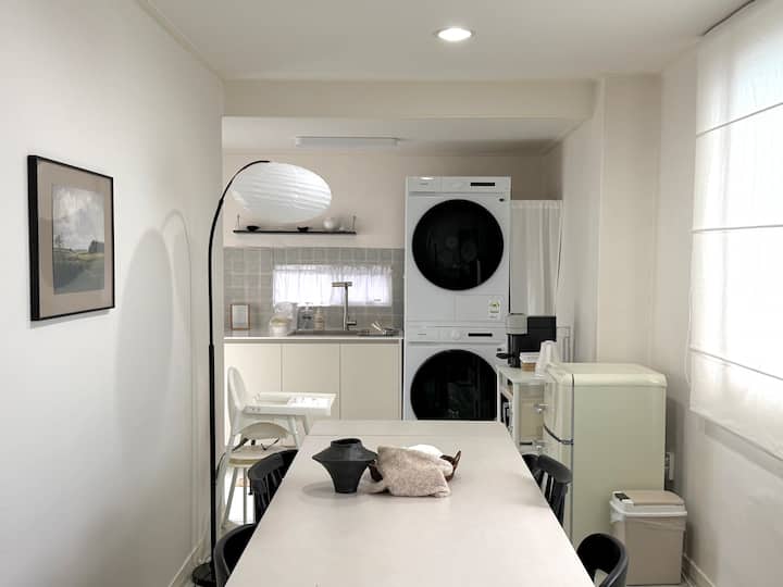 [오픈특가] 2026년 3월 오픈, 부산역 도보 5분, 최대 12인, 4bed, 장박픽업 - Pusan