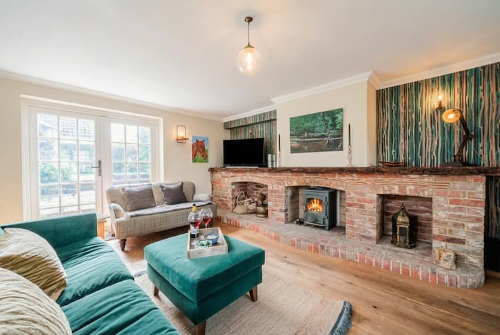 A Character Village Home In Brockenhurst - Lymington