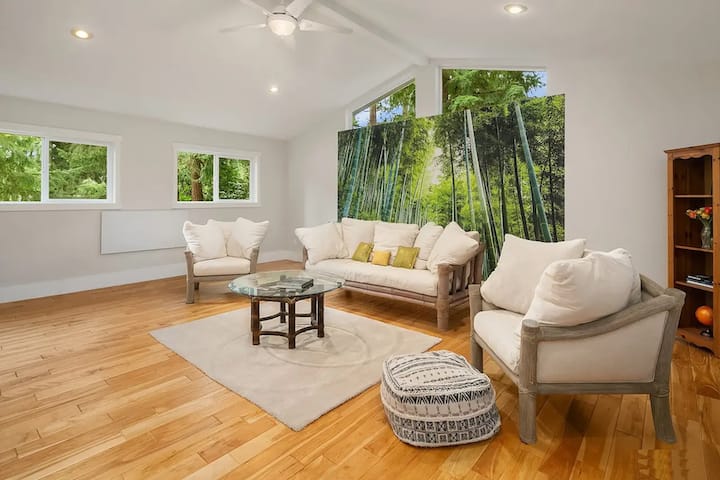 Tranquil Upper Unit At Kirkland With Office - 커클랜드