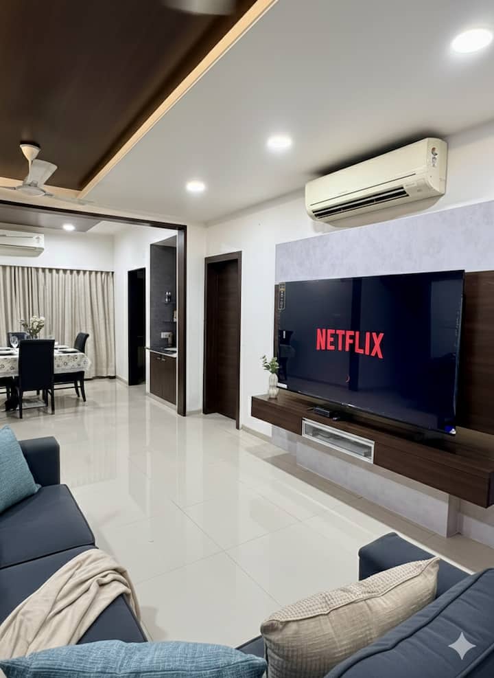 Grand 4bhk Living In City Center/ Luxury Apartment - Ahmedabad