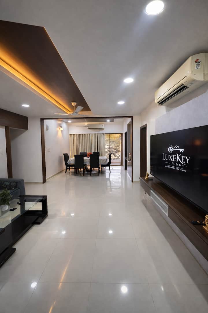 Grand 4bhk Living In City Center/ Luxury Apartment - Ahmedabad