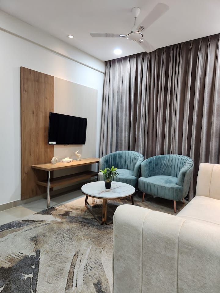 Kanha Vibes-luxury 1bhk Apartment-near Prem Mandir - Vrindavan