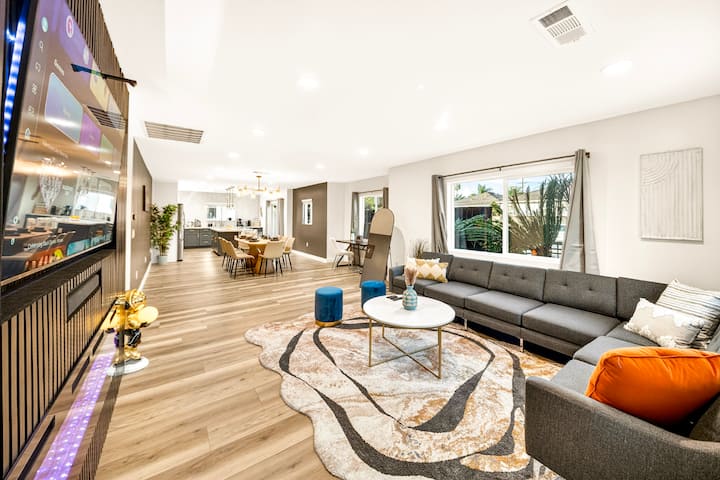 Starbase Azusa Group Getaway • 8b/6ba • Sleeps 16+ - La Puente, CA