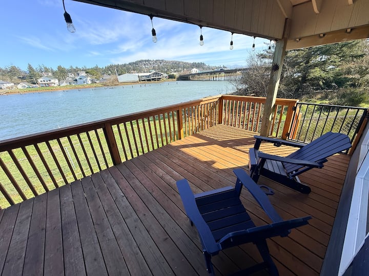 Cape House Retreat 
Riverfront W/easy Beach Access - Cloverdale, OR