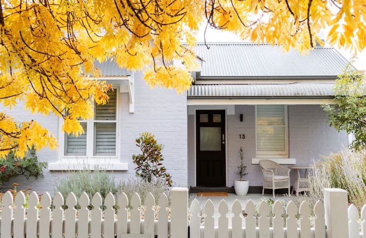 Spacious Heritage Home | Cbd | Entertainer’s Dream - Orange