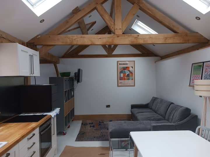 Detached Oak Framed Cabin With Snower Room - Chester