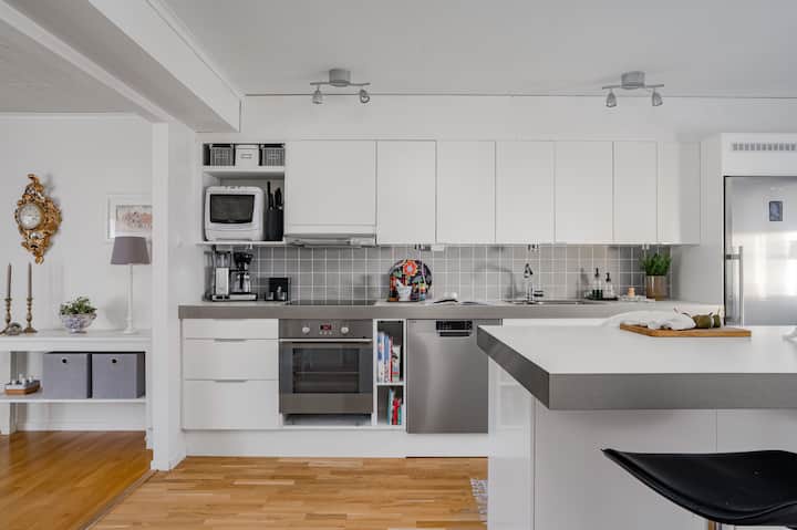 Perfekt För Arbetslag - 6 Sovrum, Wifi, Parkering - Gävle