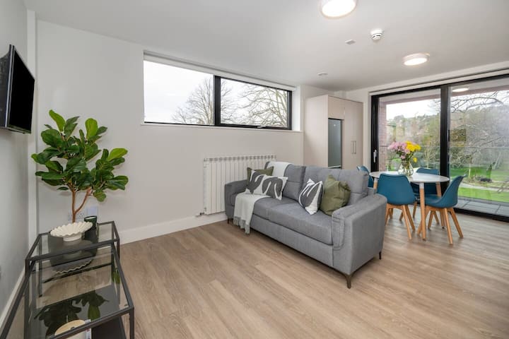 Park Views | Modern 3-bed Apartment - Cork, Ireland