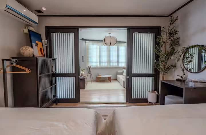 Near Busan Station/nampo/6people/room2 Queen Bed3 - Busan