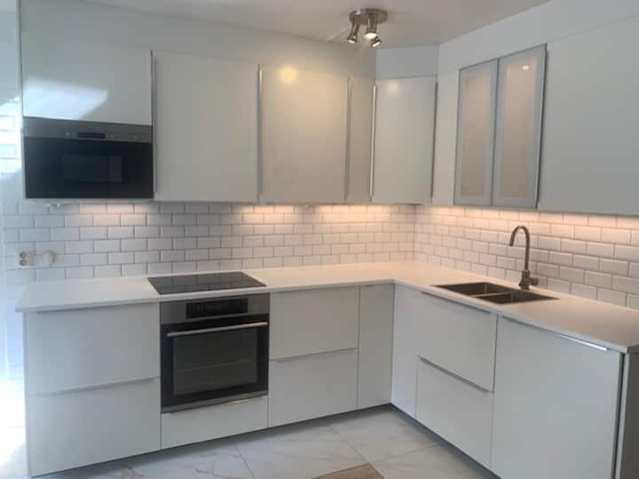 Radhus I Skogås, Nära Pendeltågstation Allt Ingår - Huddinge