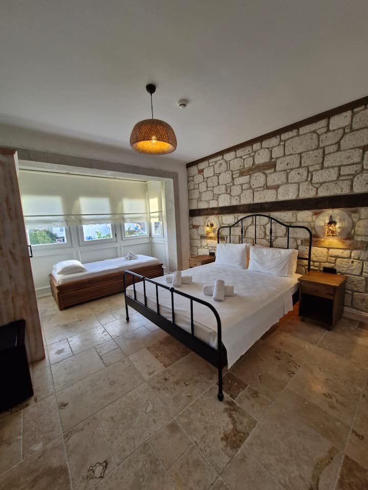 Thera Alaçatı Cumbalı Havuz Manzaralı Oda Tipi - Alaçatı