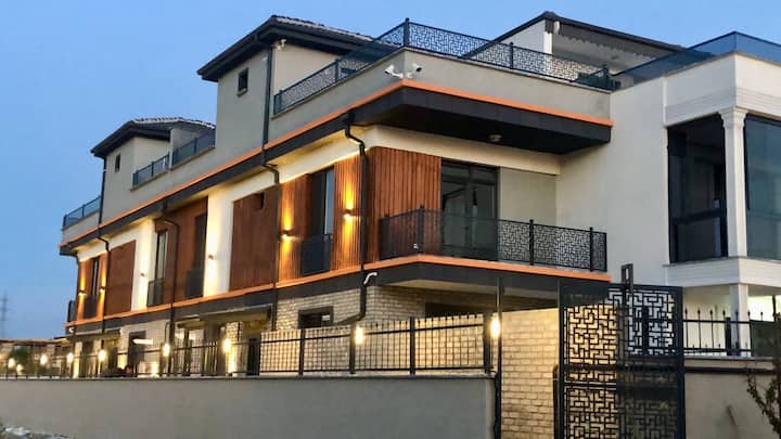 Isıtma Havuzlu-jakuzili-muhafazakar Triplex Villa - Karasu