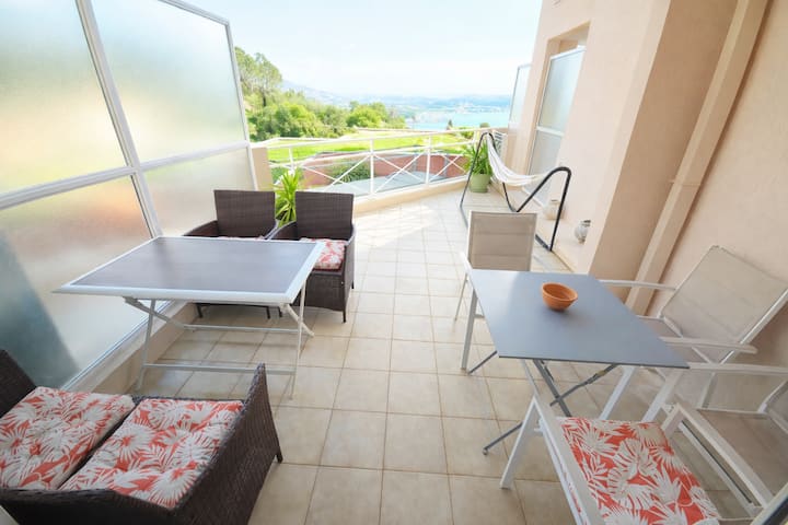 Vue Mer, Grande Terrasse, Résidence Avec Piscine. - Théoule-sur-Mer