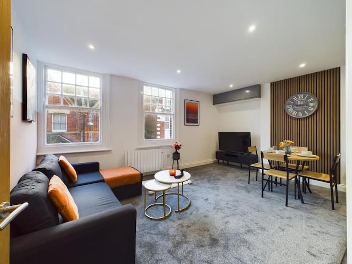 Stylish 4 Bed Retreat In The Heart Of Eastbourne - Seaford