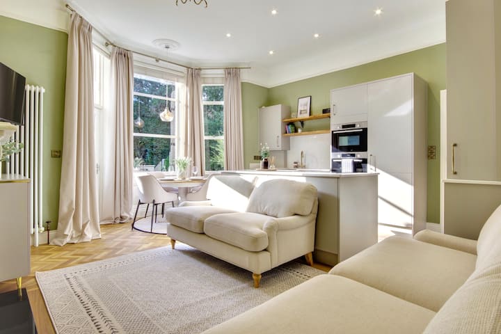 Stylish Garden Flat, Parking. Walk To Beach & Town - Bournemouth