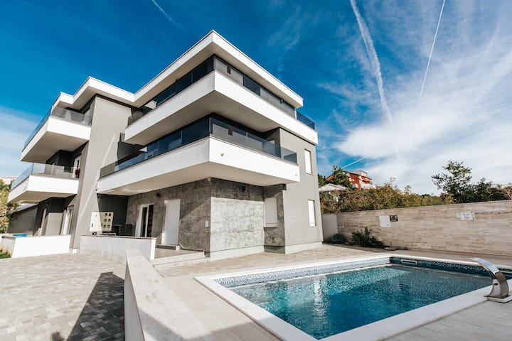 Aurelia Pool Apartments (Penthouse) - Karlobag
