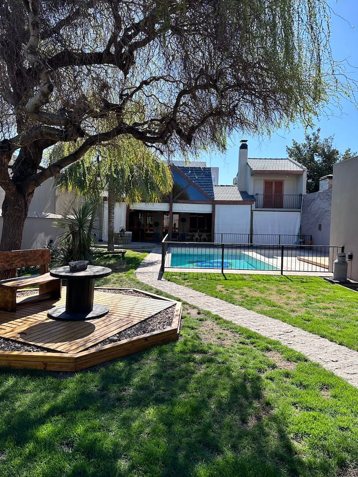 La Churrasquera: Parque Y Pileta En La Ciudad - Olavarría