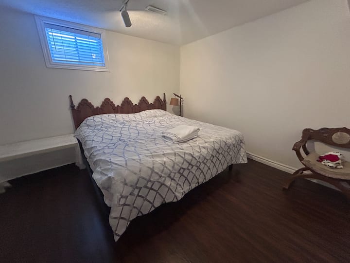 Cozy Queen Room Walk To Unionville Main St Parking - Markham, Canada