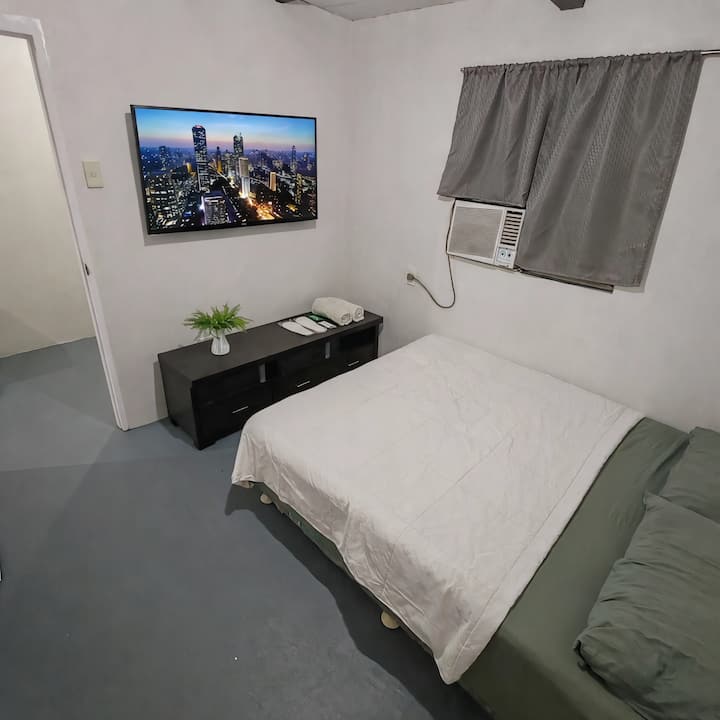 Airconditioned 1 Bedroom House With Parking - Batangas