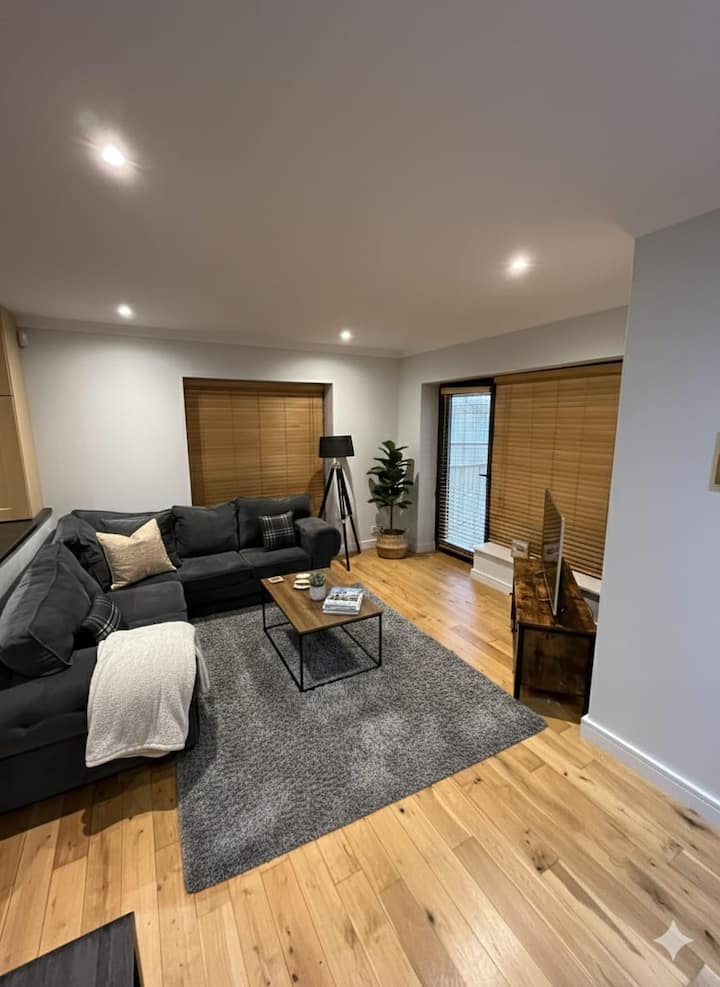 Modern 2br Flat | Free Parking | Belfast - Belfast