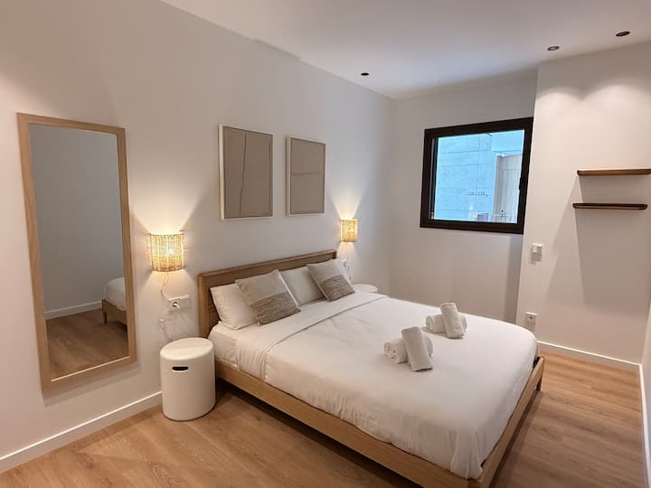 Signature Apartment, Pool View With King Bed - Sitges