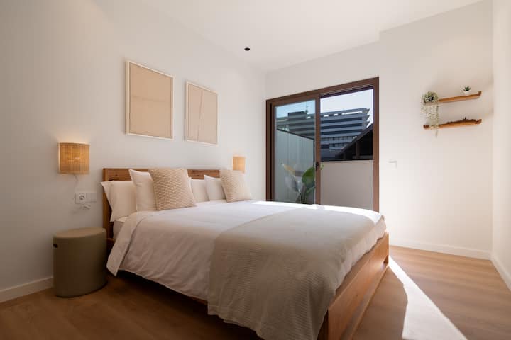 Signature Apartment, Pool View With King Bed - Sitges