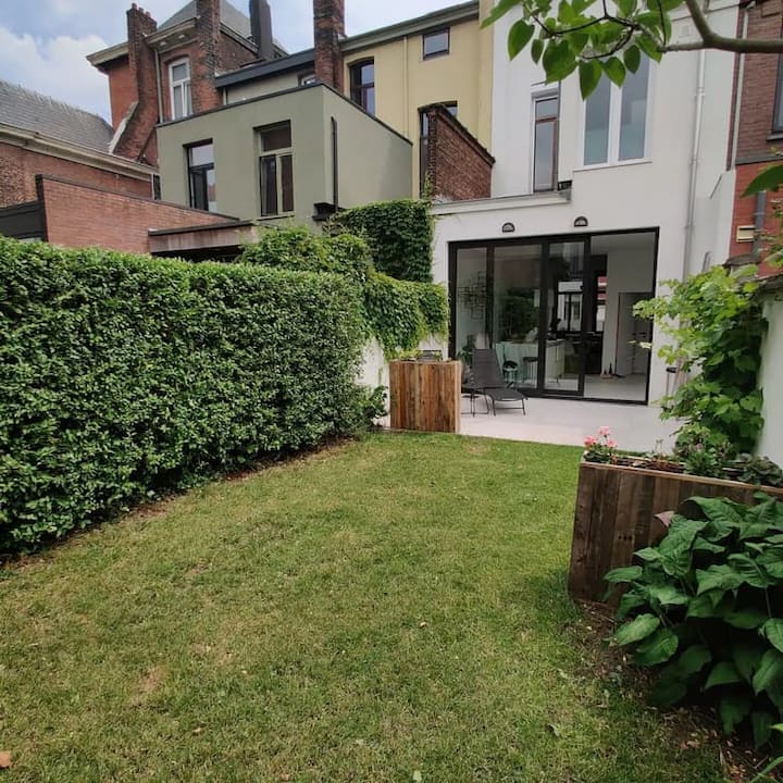 Family Home | Sleeps 6–8 | Walk To Central Station - Belgium