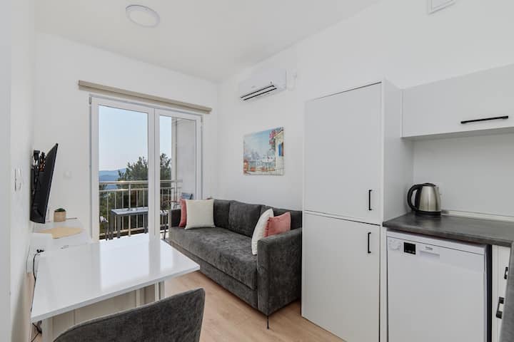 Adriatic Heights Sea View 1br | Pool & Parking-b11 - Kotor