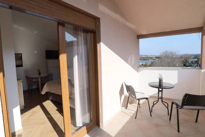 Marina Vista Studio 3 | Private Balcony & Sea View - Medulin