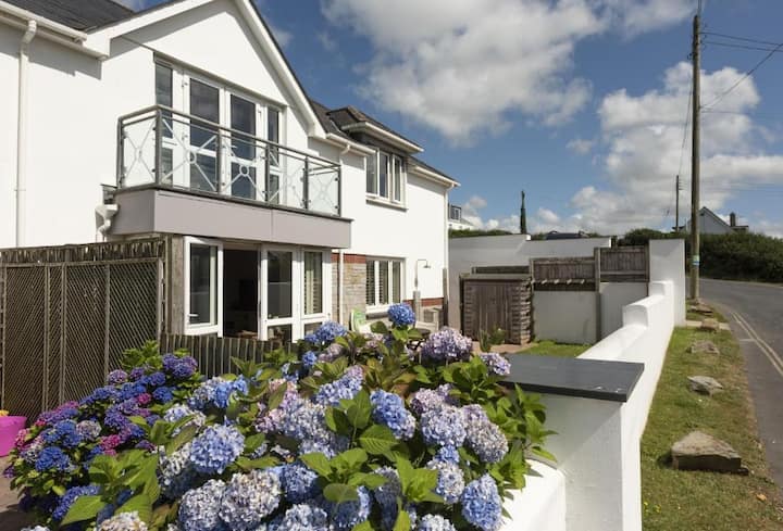 Apartment 5 Minute Walk From Beach With Garden - Polzeath Beach