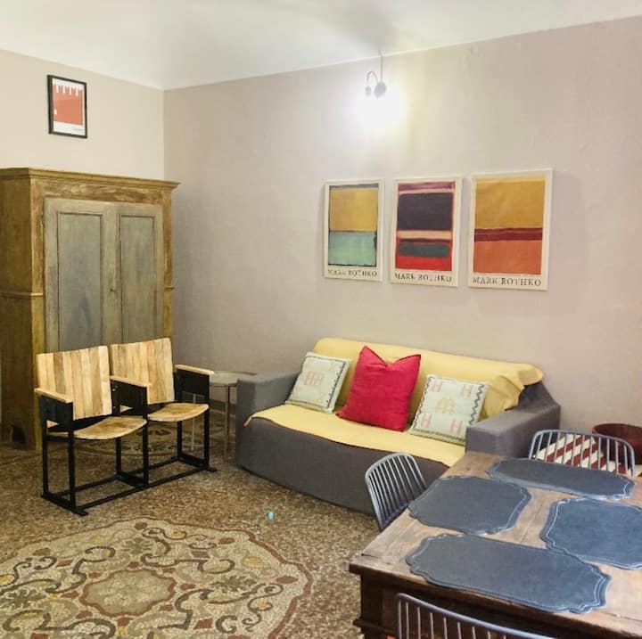 Le Case Di Nina, Nel Centro Storico Di Ivrea. - Netro