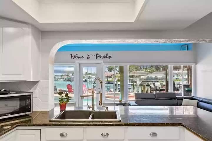Welcome To Paradise - St. Petersburg, FL