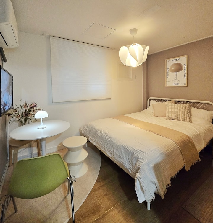 더여관-Tulip 103 (튤립) / 4월 평일무료주차 | 행궁안 | 행리단길 도보2분 - 구운동