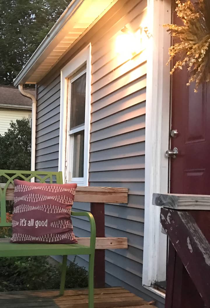 Country Cottage - Hamburg, NY