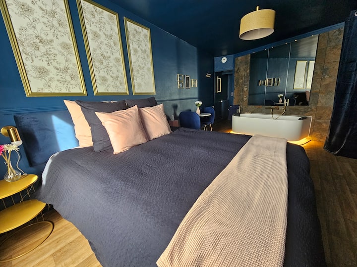 Blueroom – Suite Romantique Avec Balnéo Privée - Athis-Mons