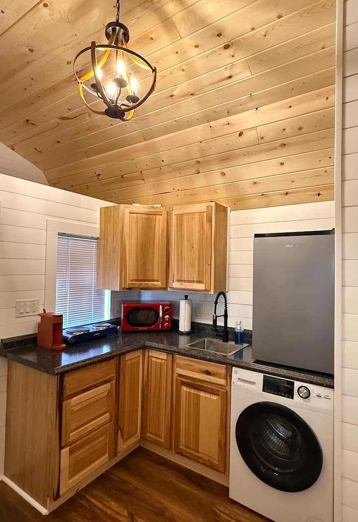 The Bitty Barn - Micro Farmhouse 20 Min From Beach - Pensacola, FL