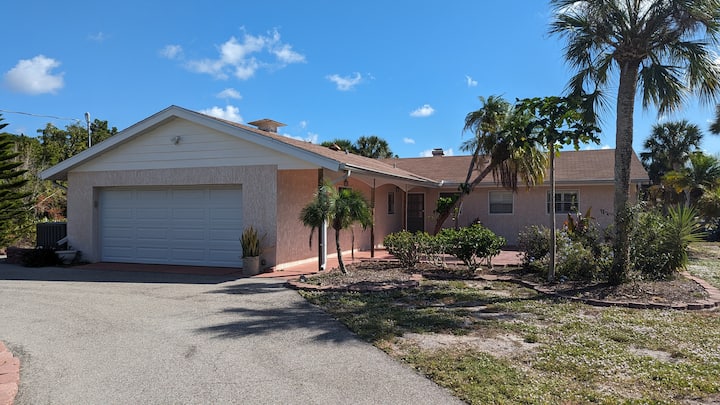 Roomy Nokomis Home In A Quiet Neighborhood. - Venice, FL