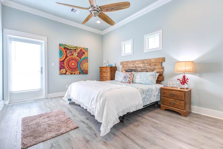 The Silver Sea House - Crystal Beach, TX