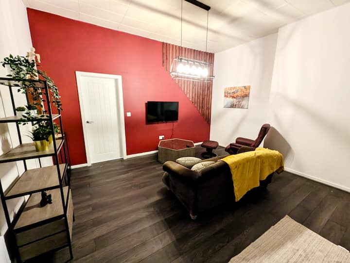 Cozy 1 Bed Apartment With Kitchen In Town - Bury