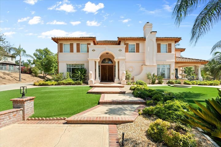 Mega Mansion Riverside | Pool, Tennis | 16ppl - Riverside, CA