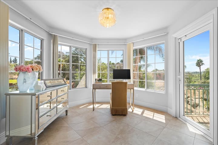 Mega Mansion Riverside | Pool, Tennis | 16ppl - Riverside, CA